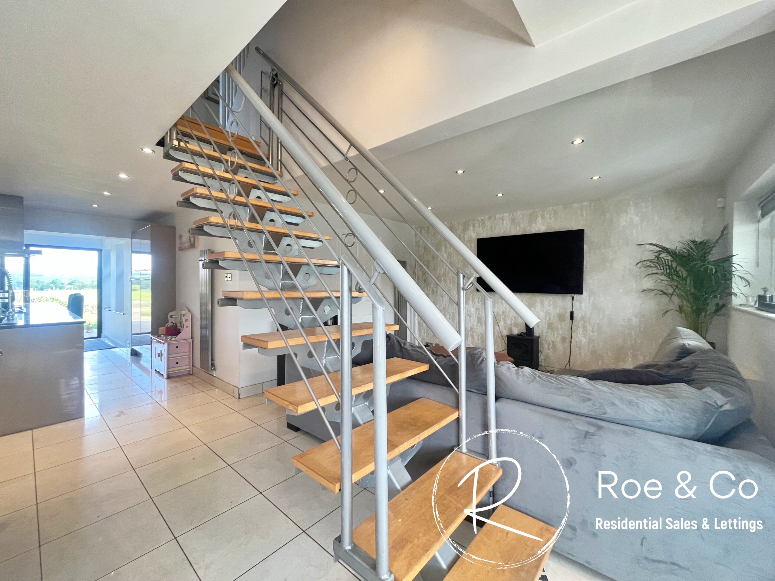 Clough Fold, Stoneclough, Radcliffe, M26 1GZ - Roe & Co