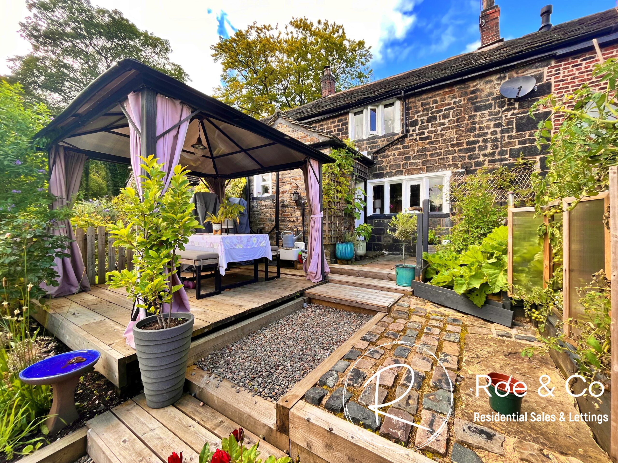 Clough Fold, Stoneclough, Radcliffe, M26 1GZ - Roe & Co