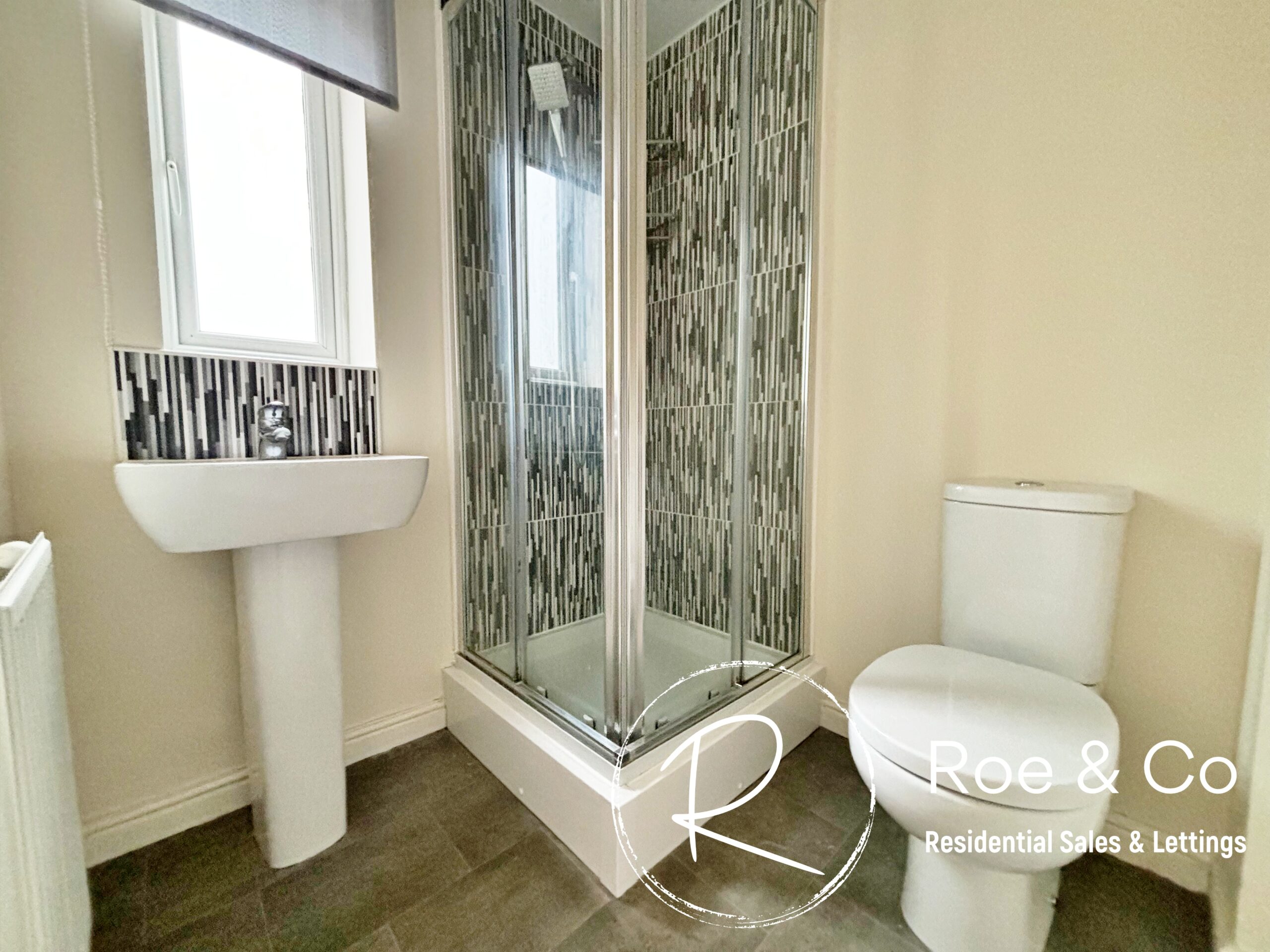 Clough Fold, Stoneclough, Radcliffe, M26 1GZ - Roe & Co